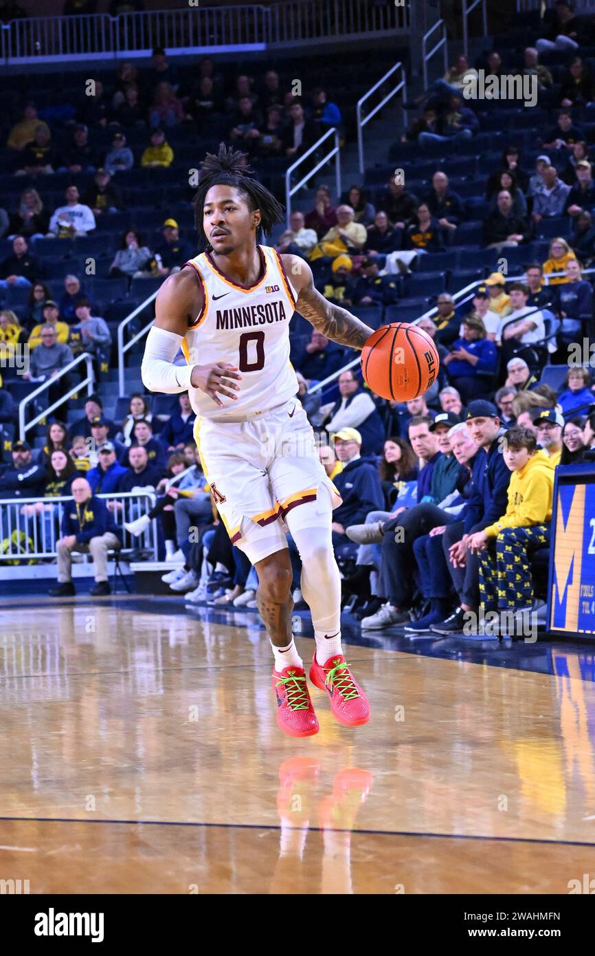 ANN ARBOR, MI - JANUARY 04: Minnesota Golden Gophers guard Elijah ...