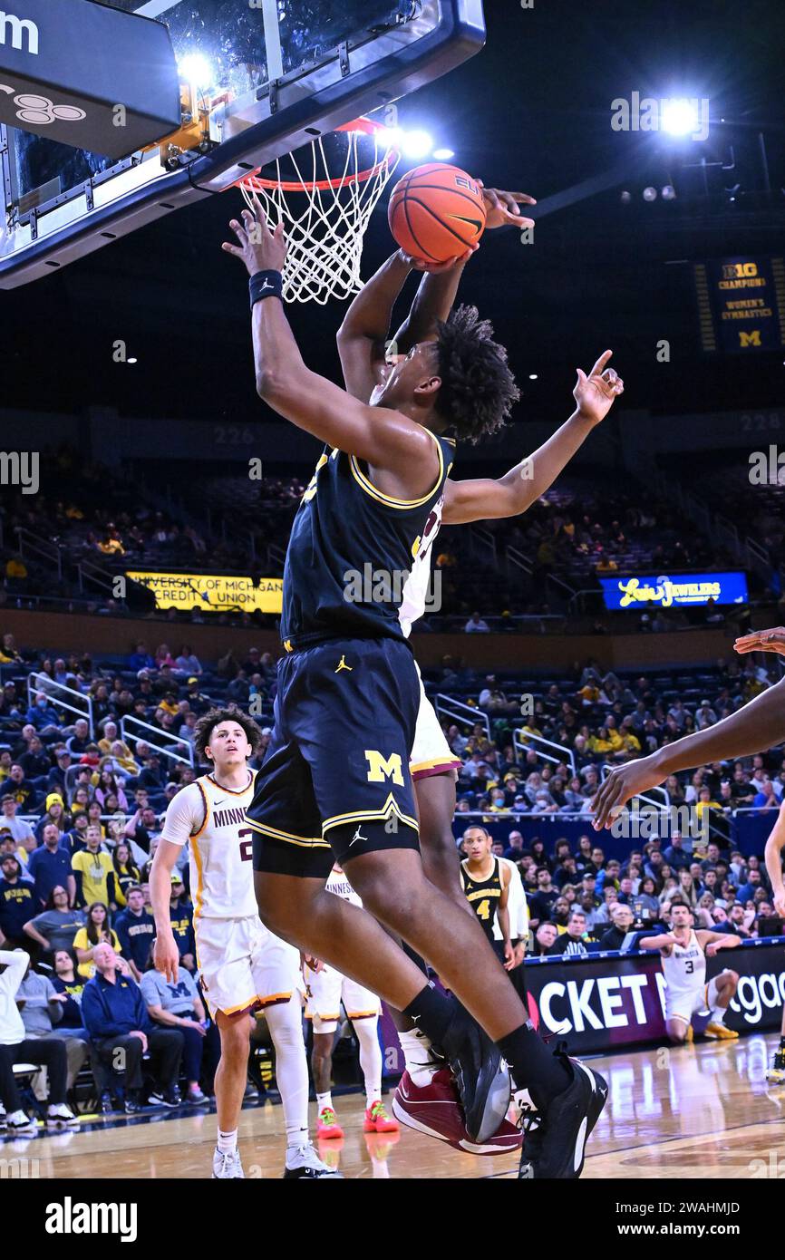 ANN ARBOR, MI - JANUARY 04: Michigan Wolverines forward Tarris Reed Jr ...