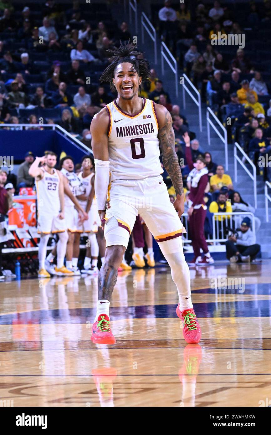 ANN ARBOR, MI - JANUARY 04: Minnesota Golden Gophers guard Elijah ...