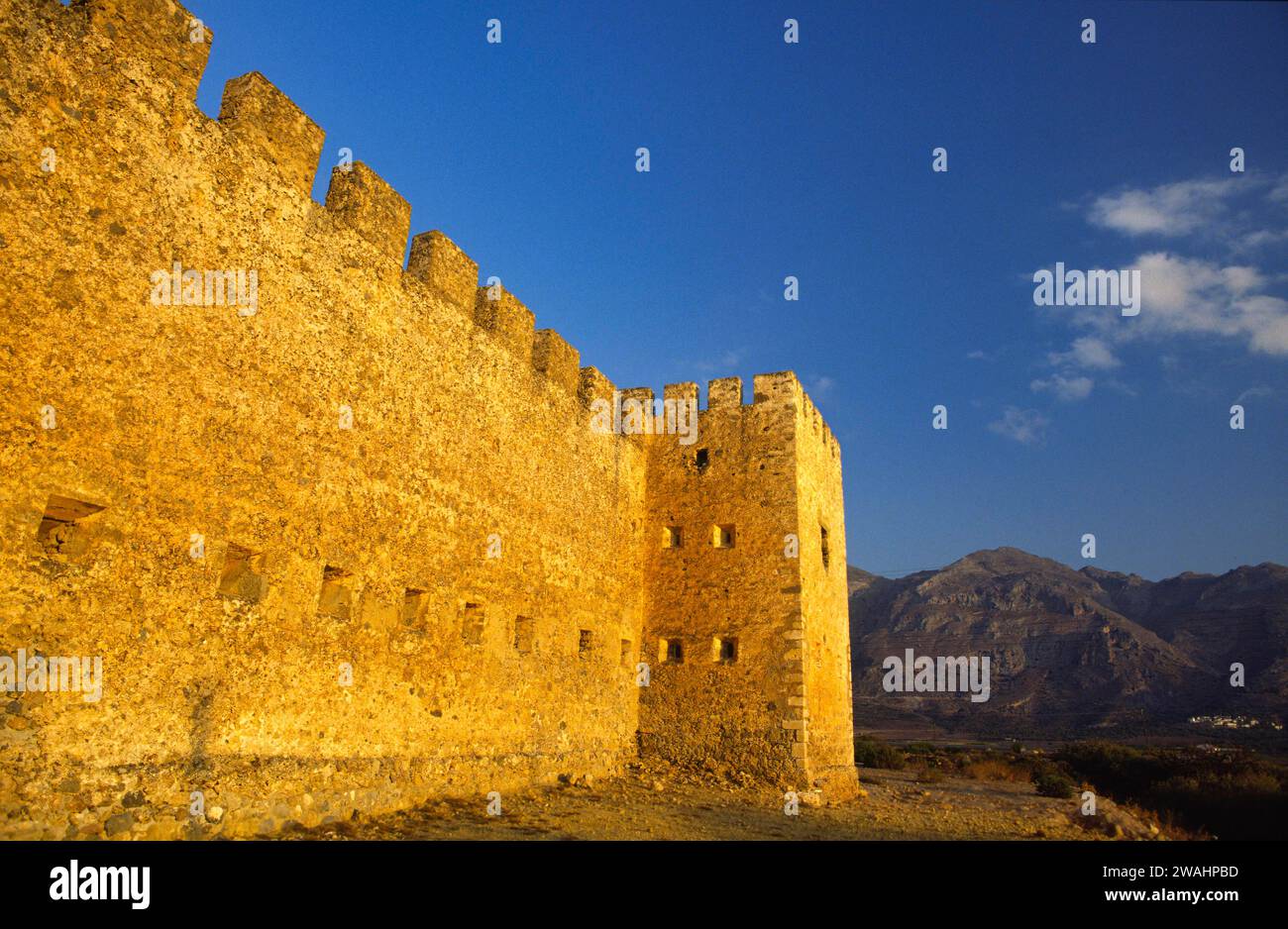 Scan, side view, fortification wall, embrasures, battlements, tower ...