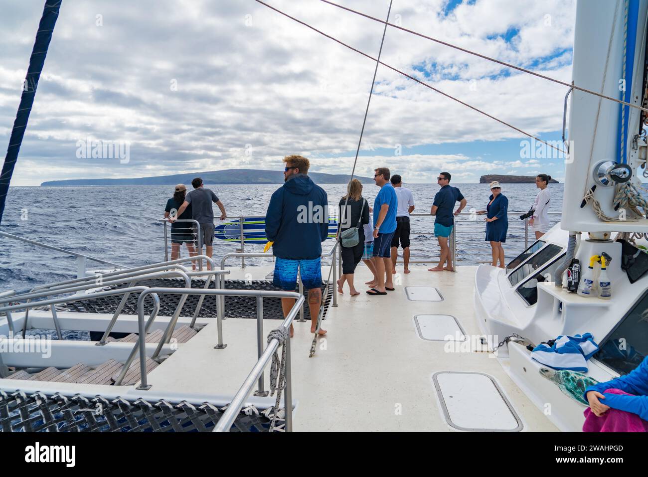 Group tourists watching scenic hi-res stock photography and images - Alamy