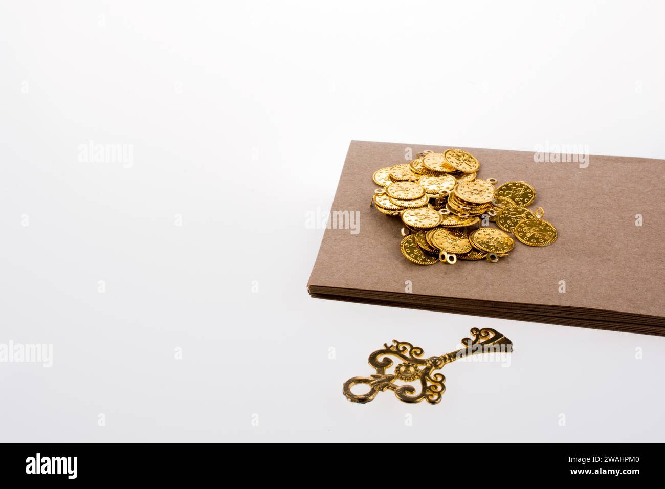 Gold key box hi-res stock photography and images - Alamy