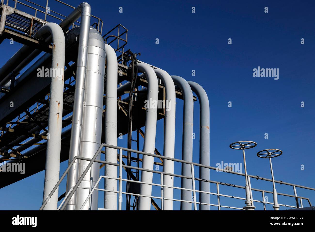 Crude oil pipeline of Oelhafen Rostock GmbH, EUROPORTS. The oil ...