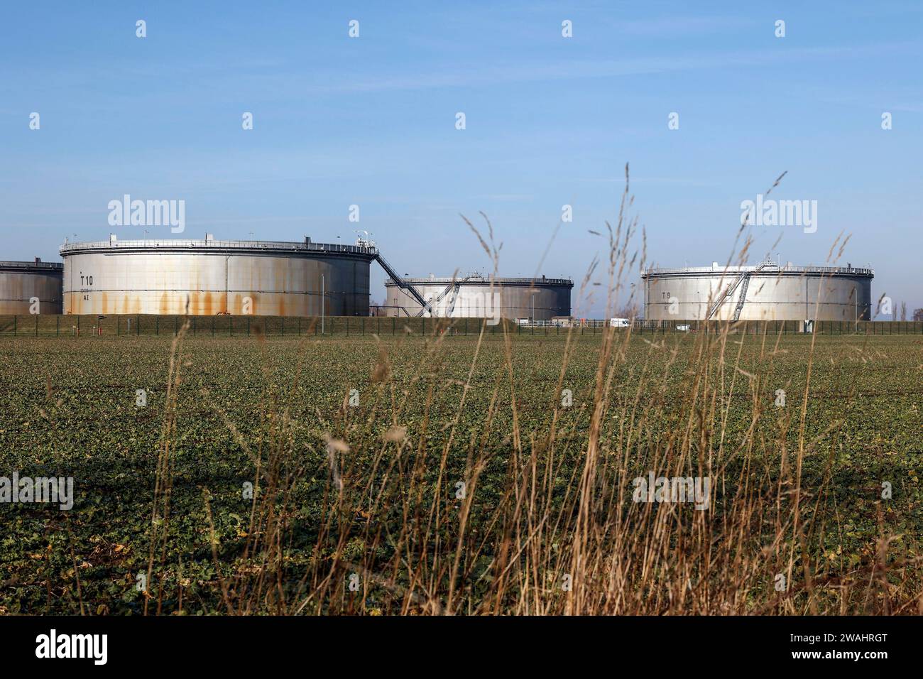 Pck oil refinery hi-res stock photography and images - Alamy