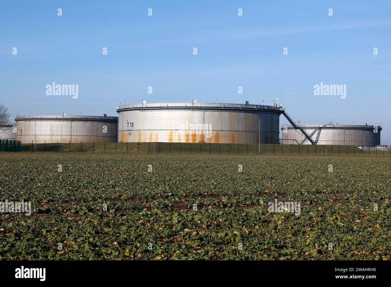 Pck oil refinery hi-res stock photography and images - Alamy