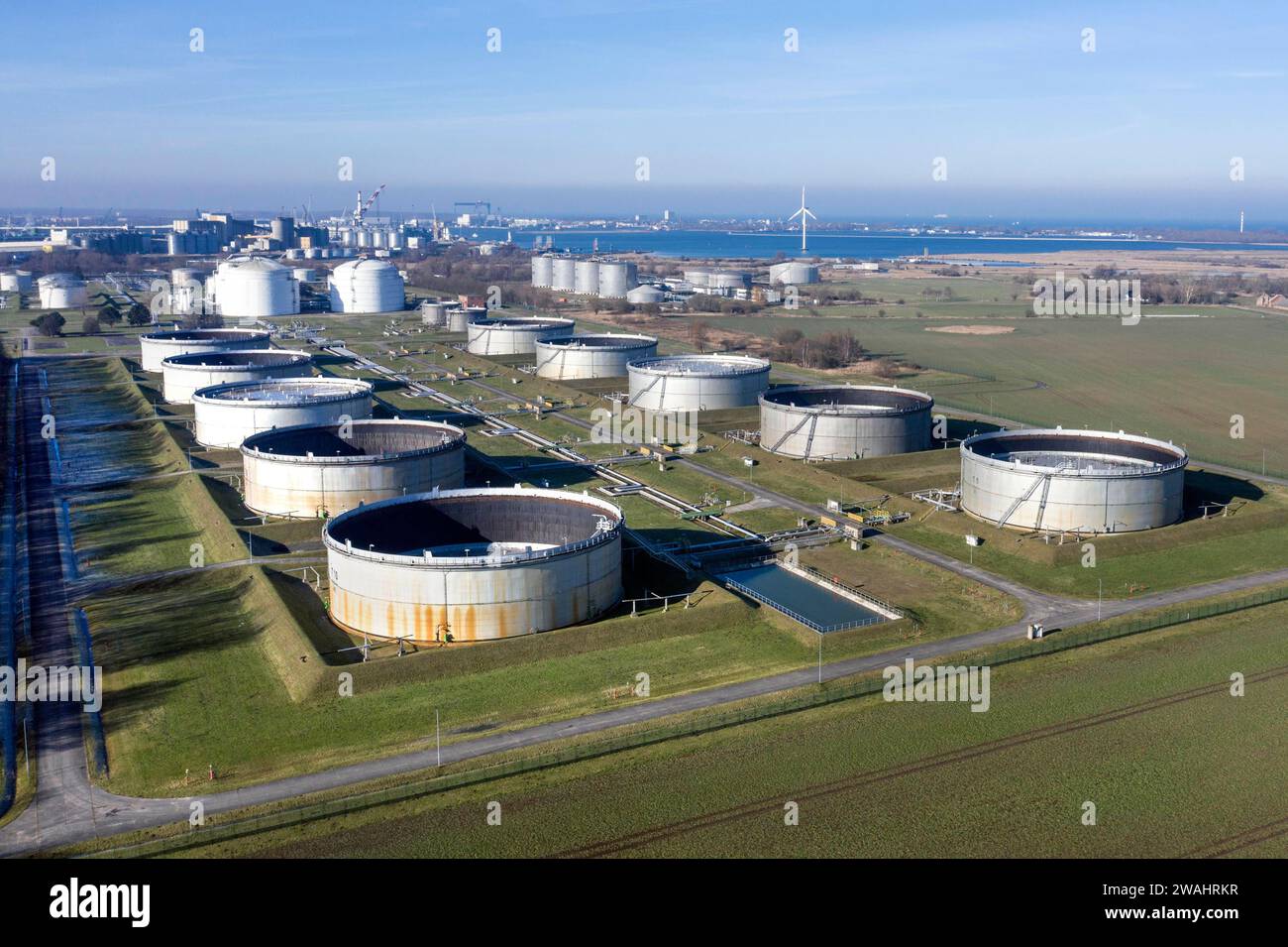 Pck oil refinery hi-res stock photography and images - Alamy