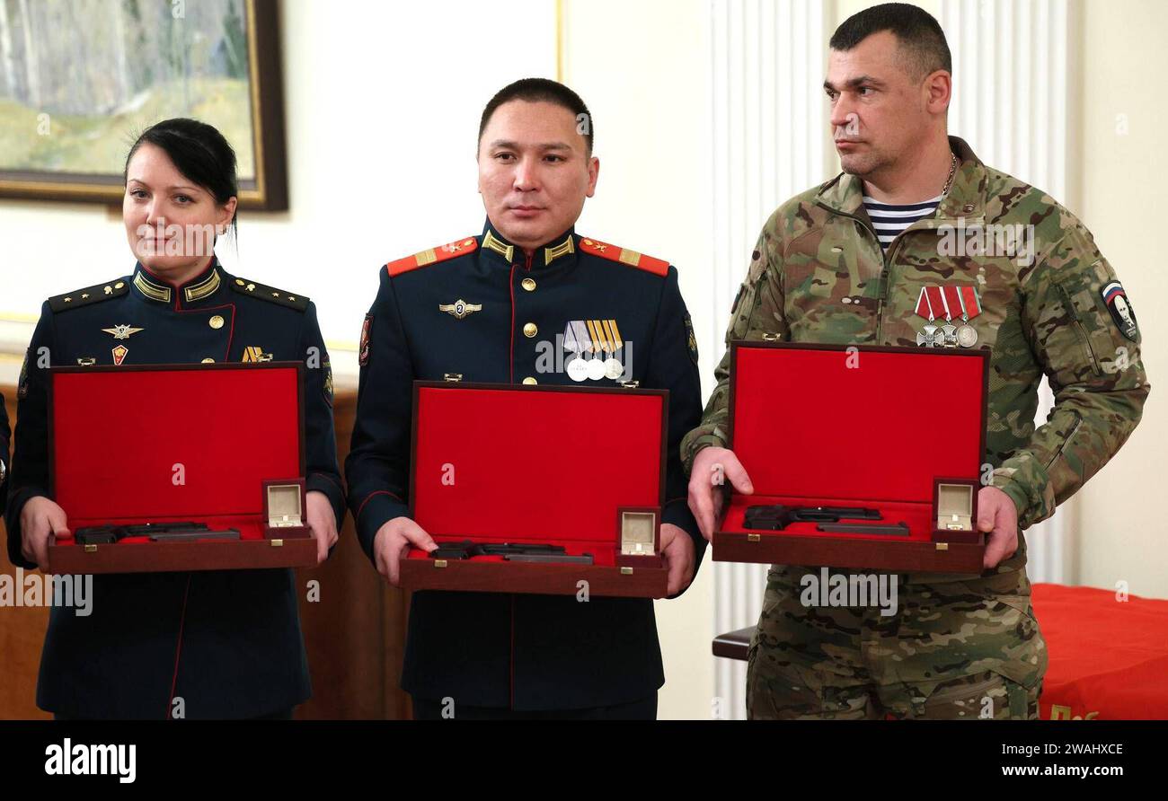 Russian President Vladimir Putin meet with military personnel ...