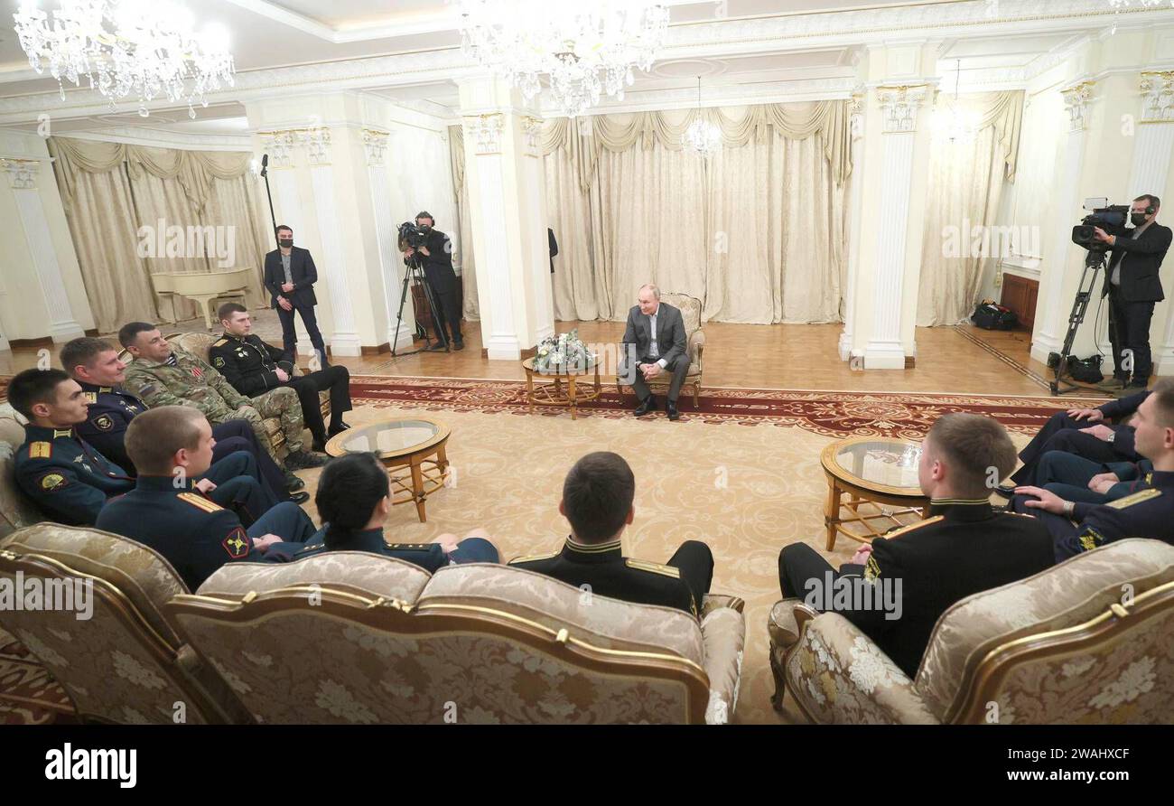 Russian President Vladimir Putin meet with military personnel ...