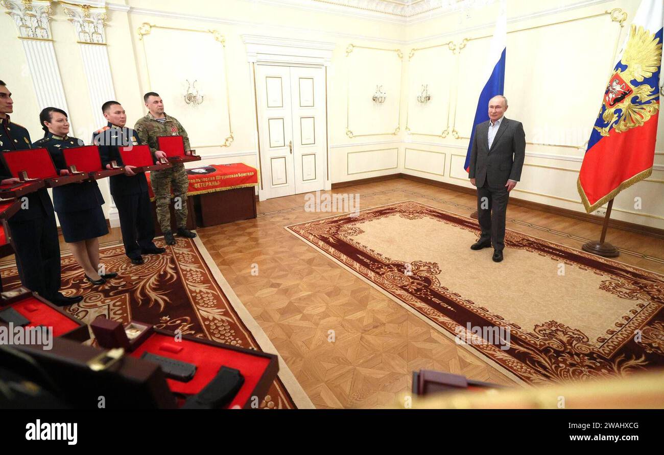 Russian President Vladimir Putin meet with military personnel ...