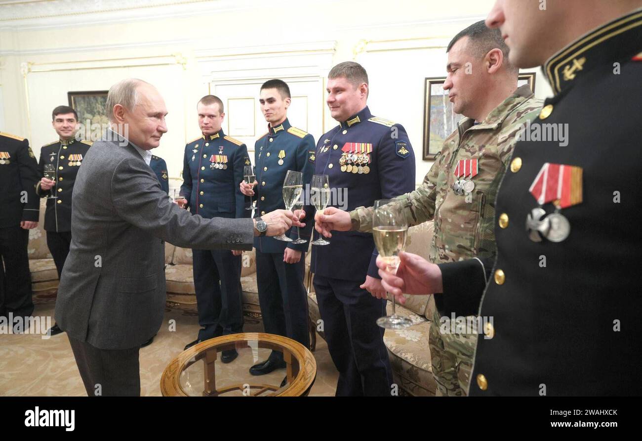 Russian President Vladimir Putin meet with military personnel ...