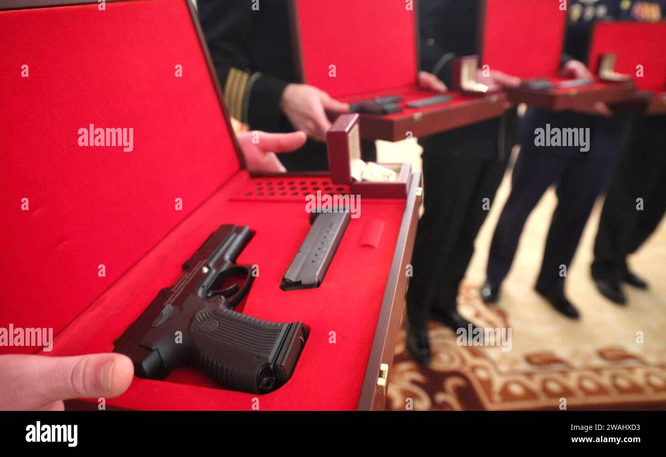 Russian President Vladimir Putin meet with military personnel ...