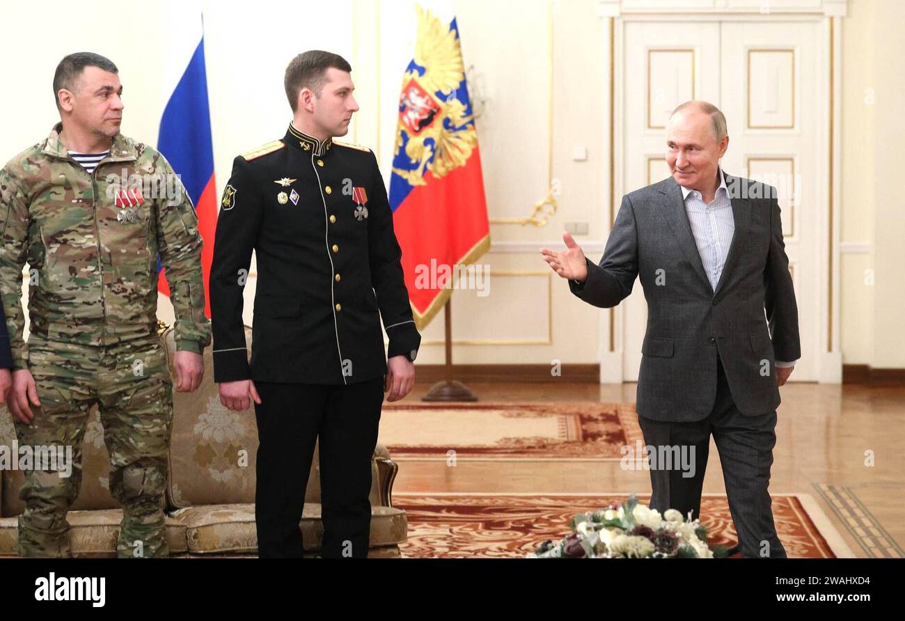 Russian President Vladimir Putin meet with military personnel ...