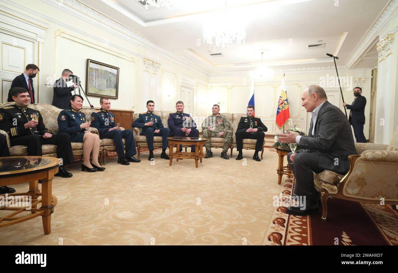 Russian President Vladimir Putin meet with military personnel ...