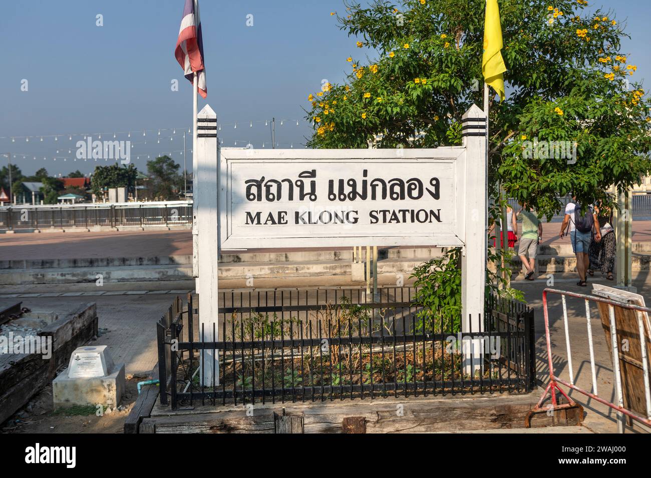 Mae klong station hi-res stock photography and images - Alamy