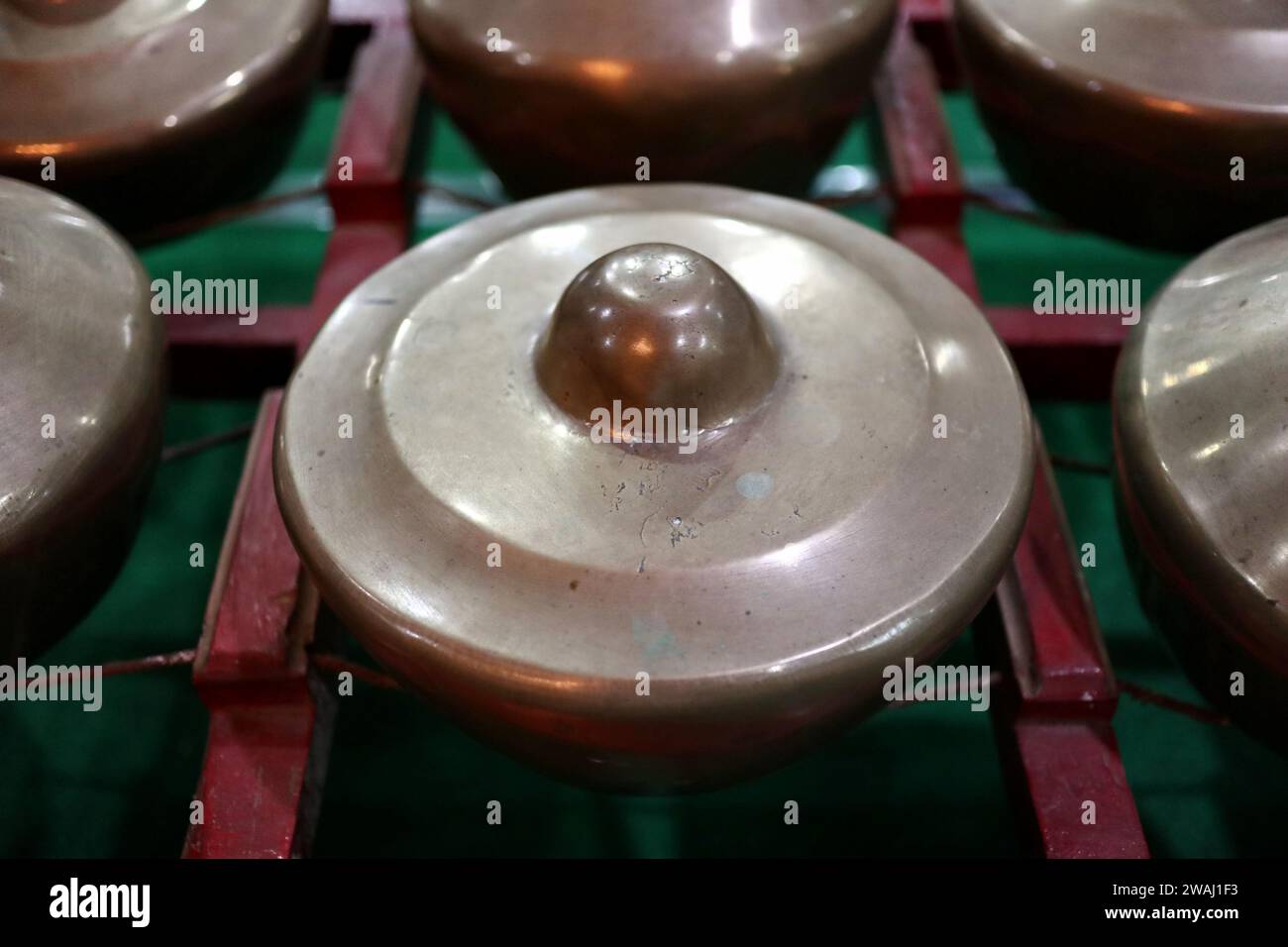 Traditional musical instruments hi-res stock photography and images - Alamy