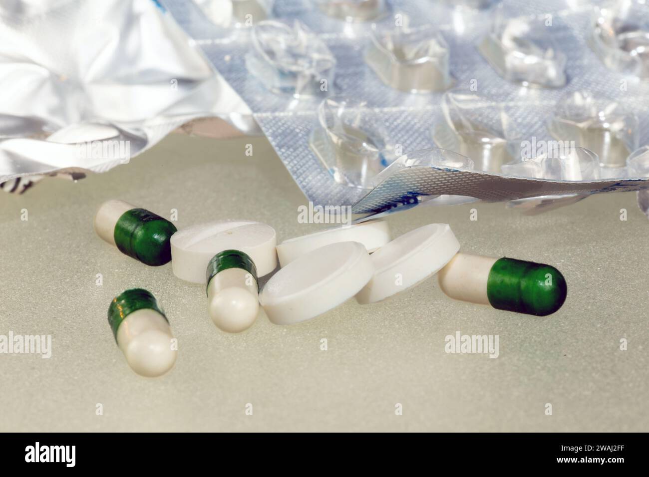 Close-up of various tablets and empty packaging Stock Photo - Alamy