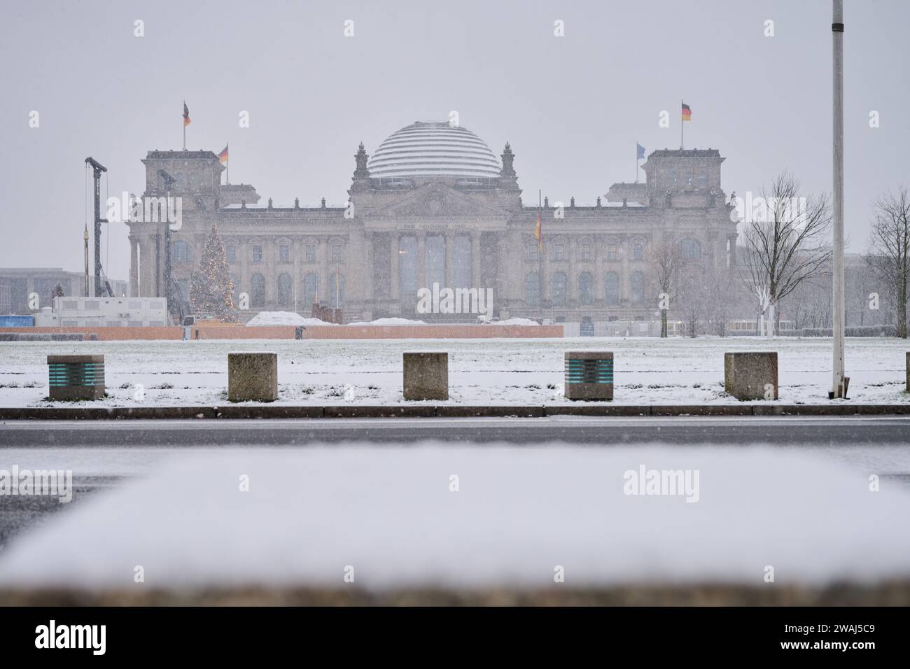 Berlin, Germany. 05th Jan, 2024. The Reichstag building is covered in ...