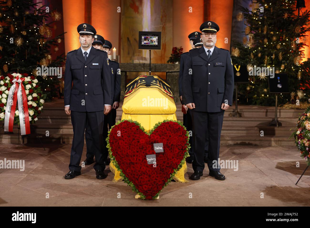 Offenburg, Germany. 05th Jan, 2024. Police officers stand by the coffin ...