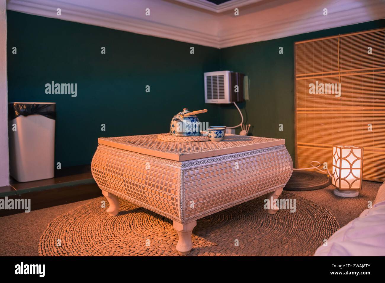 Dimly lit table hi-res stock photography and images - Alamy