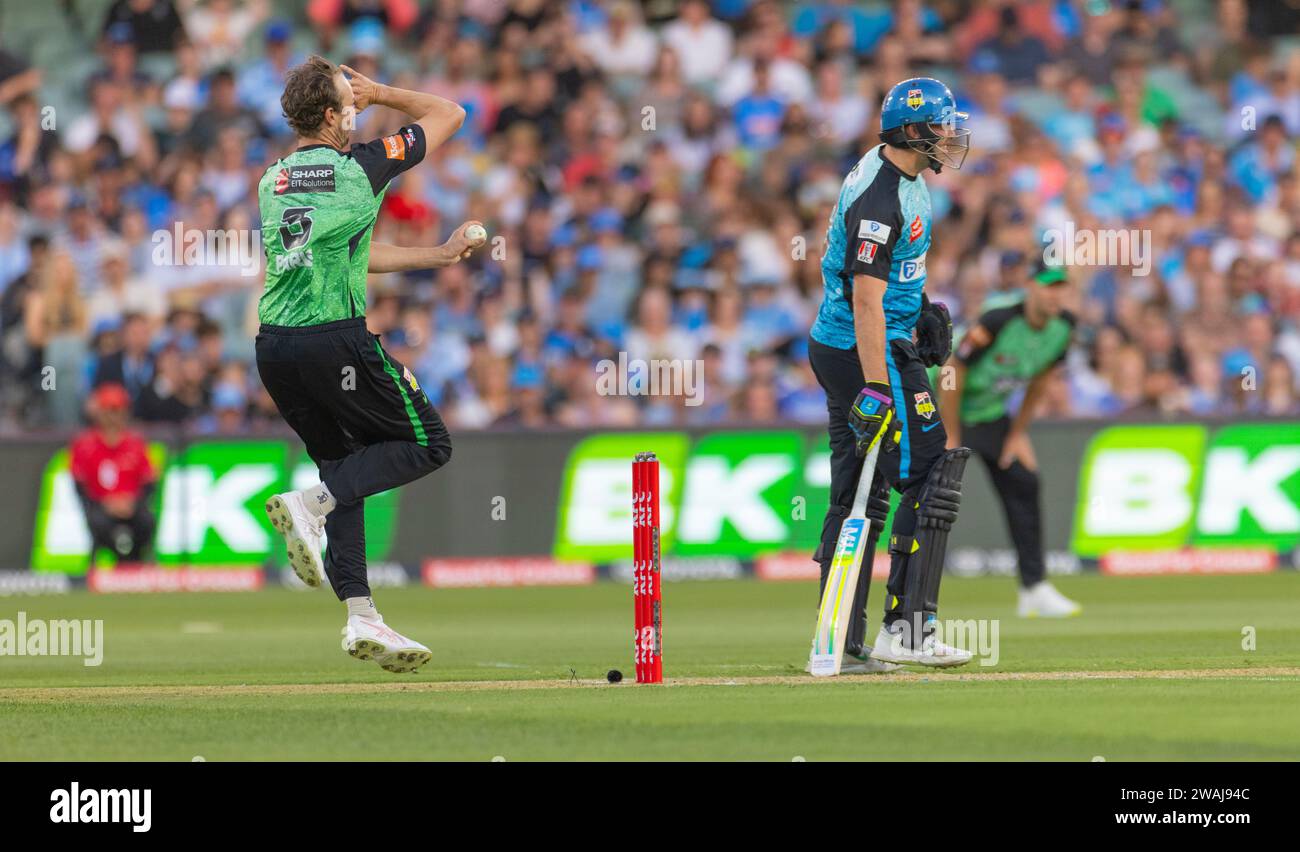 Adelaide, Australia. 31st Dec 2023. Joel Paris bowling for Melbourne ...