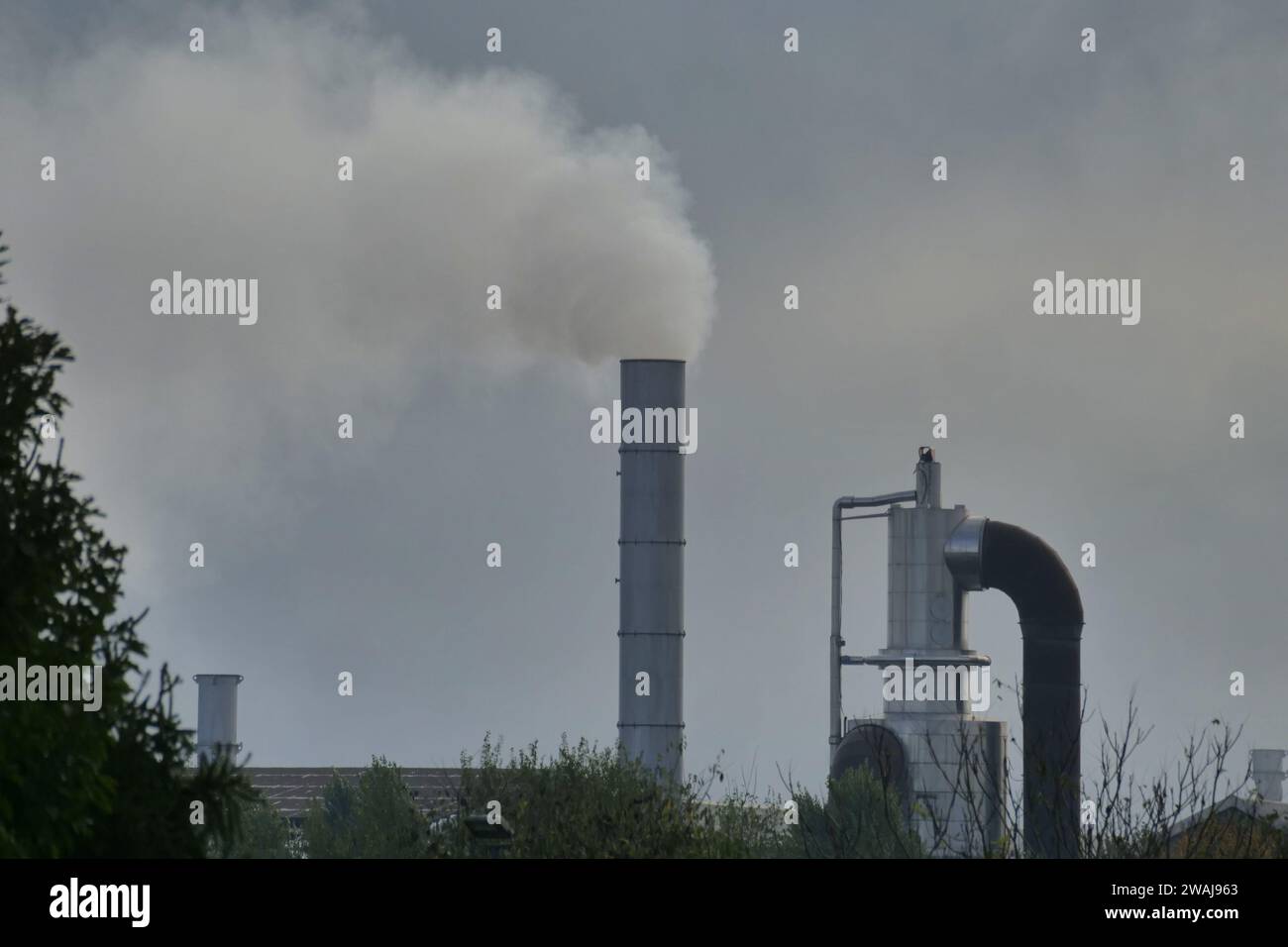 Air pollution from factory air emissions Stock Photo - Alamy