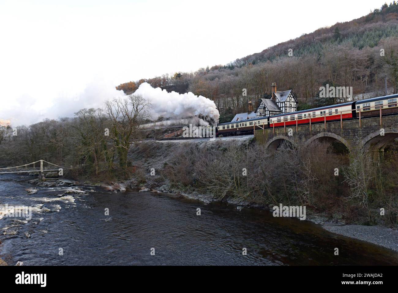 Newly restored GWR pannier tank 7754 at Berwyn station with a Santa ...