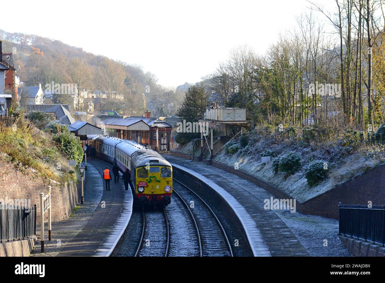 Class 26 heritage diesel locomotive 5310 with a santa special train at ...