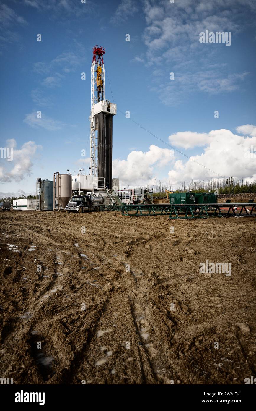 Drilling rig mud tank hi-res stock photography and images - Alamy