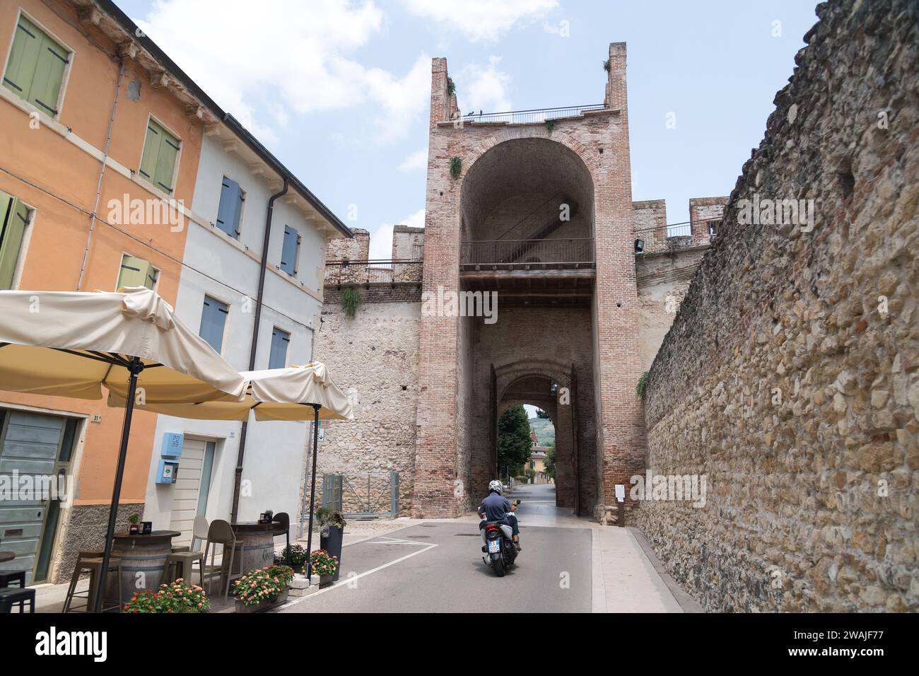 Gothic Porta Aquila (Aquila Gate) in Mura scaligere di Soave (Scaliger ...