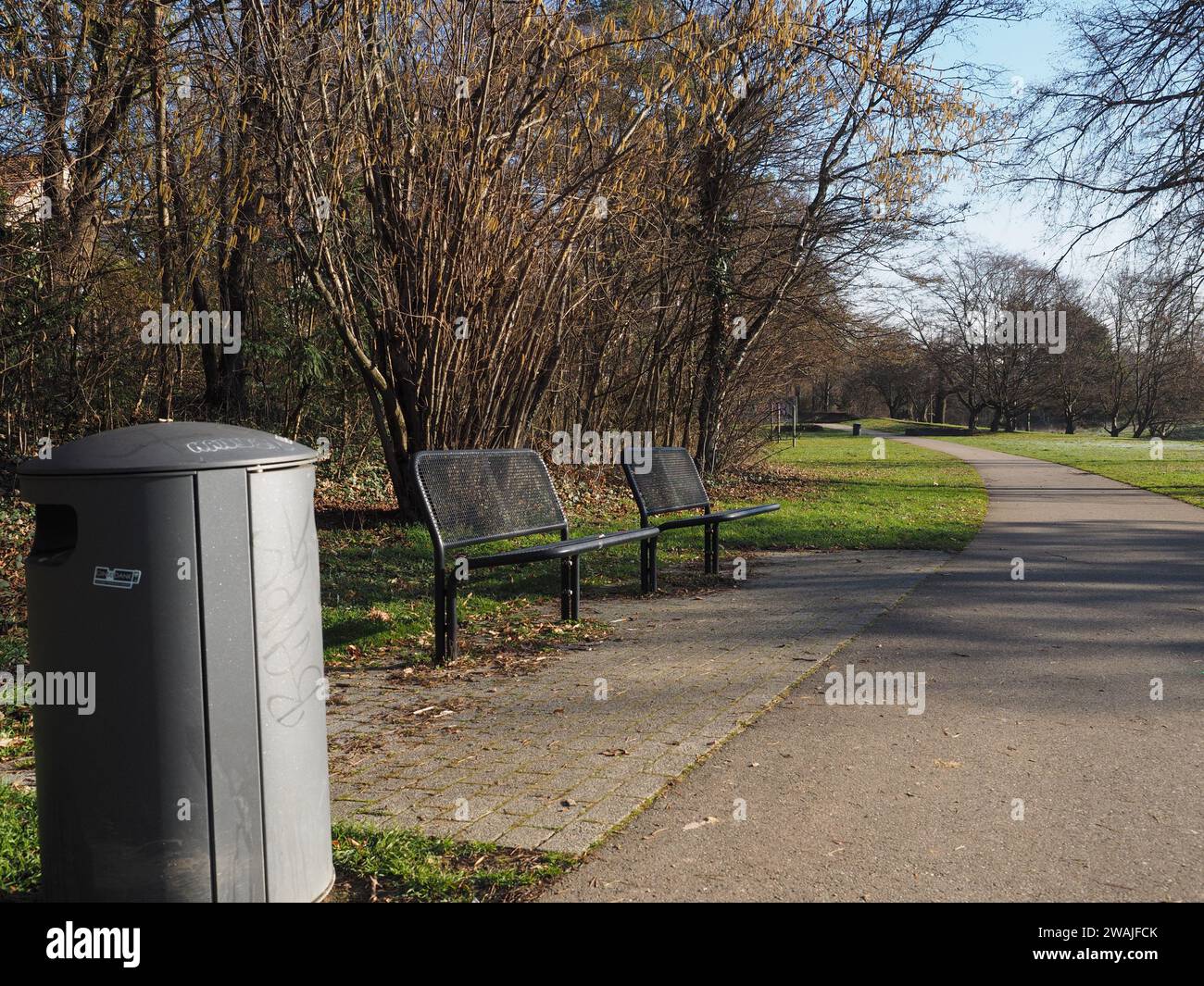 Return to bench hi-res stock photography and images - Alamy