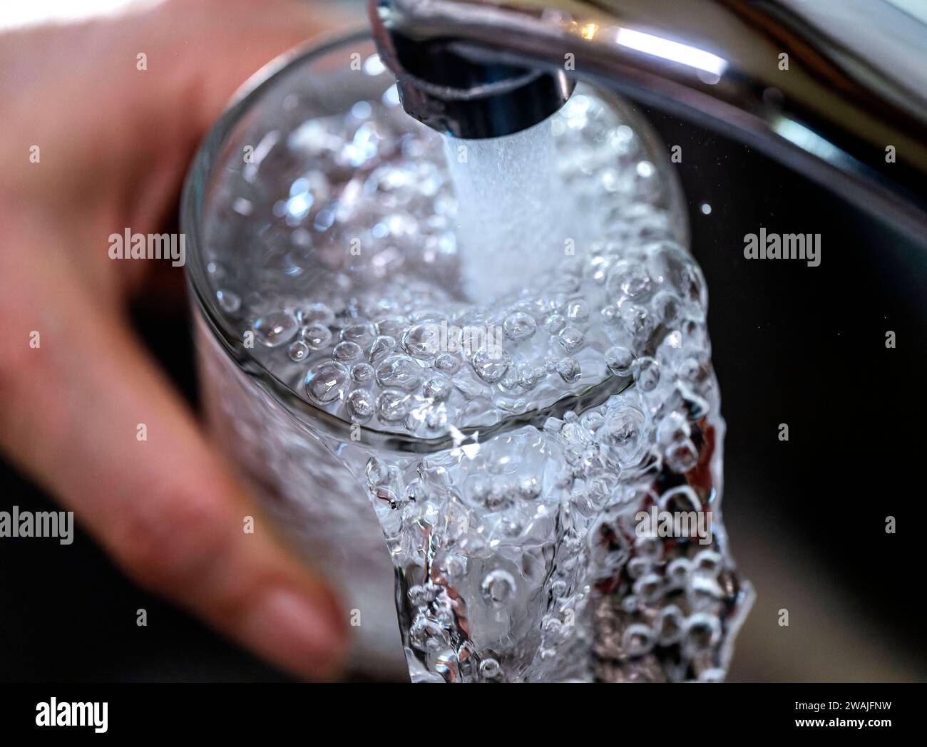 Wasser In Kncheln