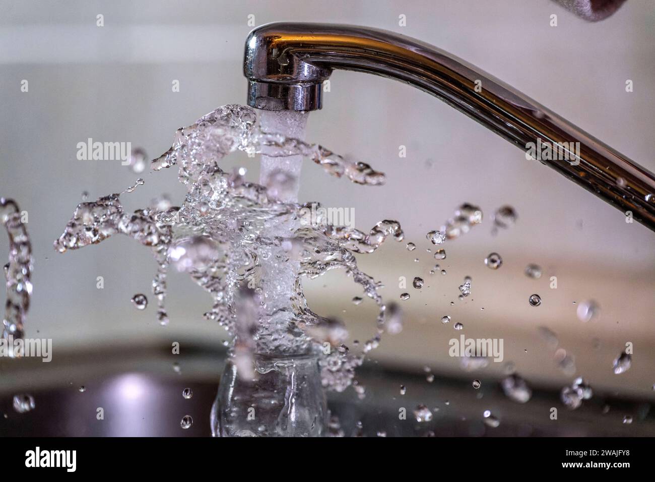 Wasser In Kncheln