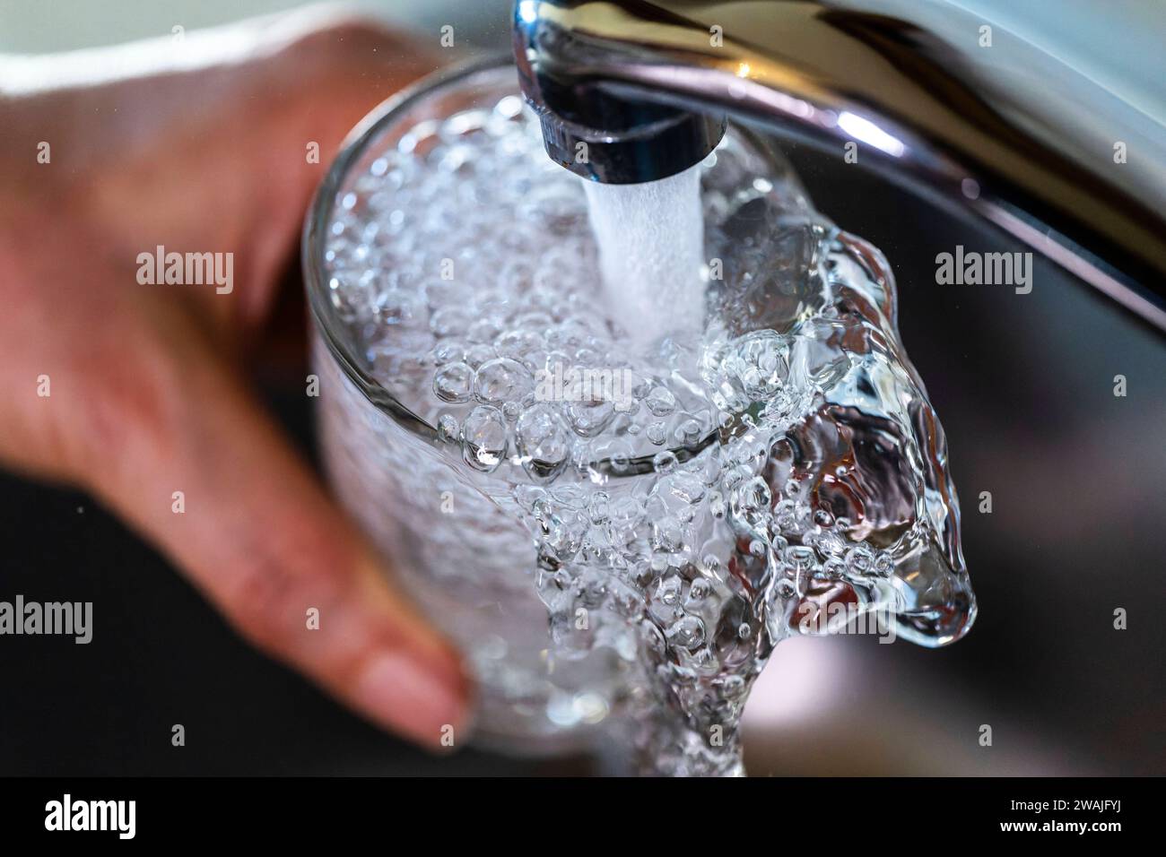 Wasser In Kncheln