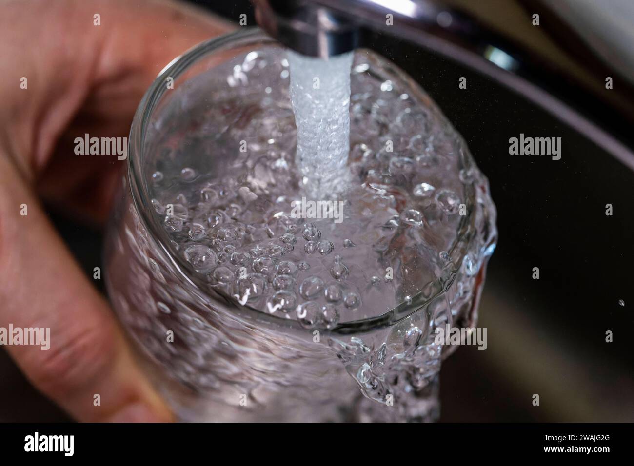 Wasser In Kncheln