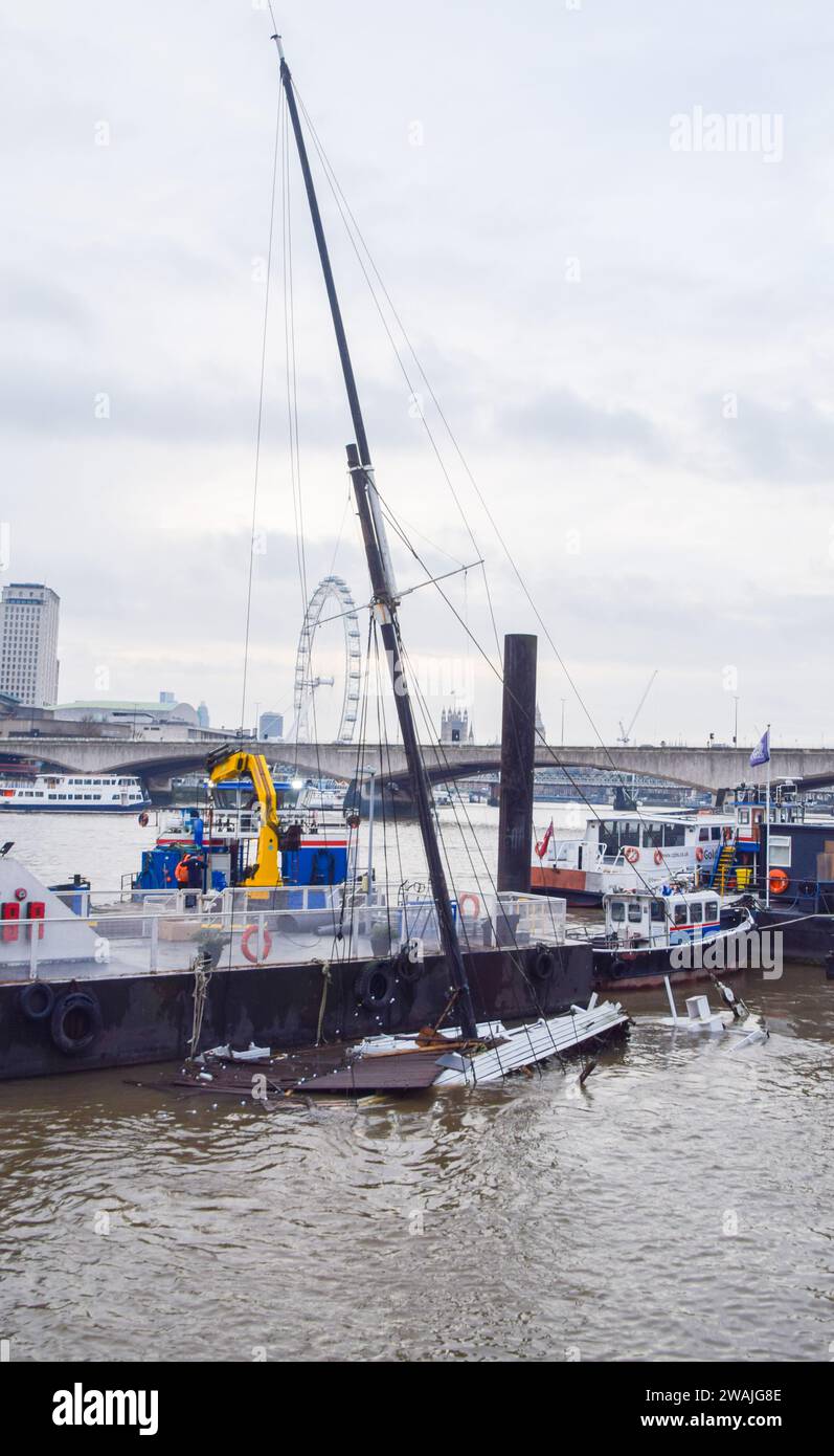 London, UK. 5th January 2024. Party boat Bar and Co sinks at Temple ...