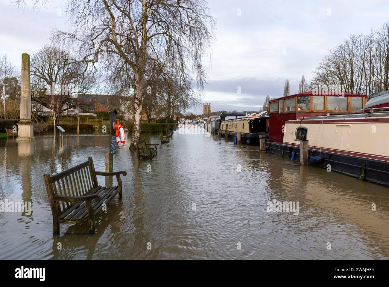 Henley on Thames, UK, 5th April, 2024. River Thames floods over the ...