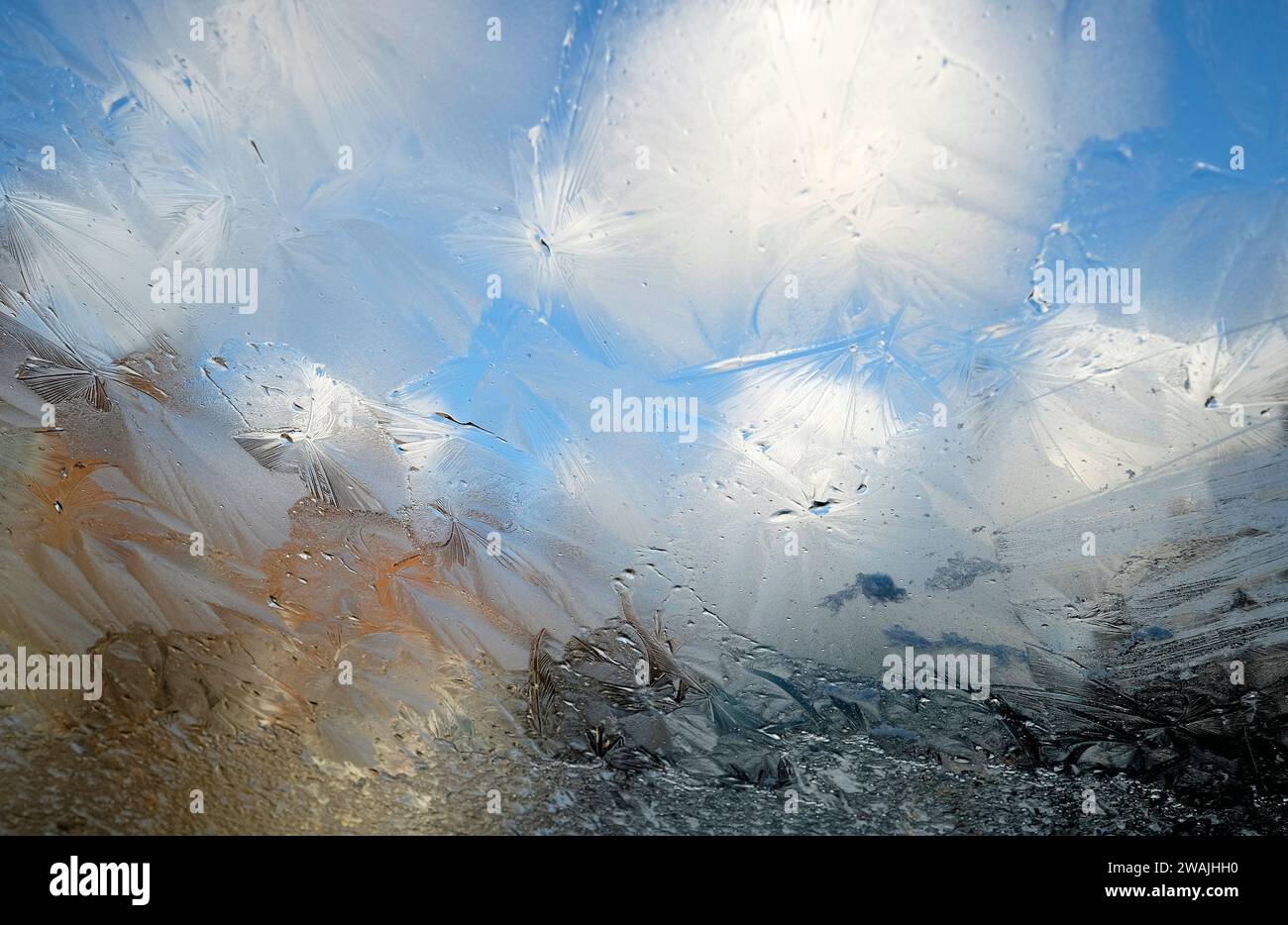 ice on frozen car windscreen Stock Photo - Alamy