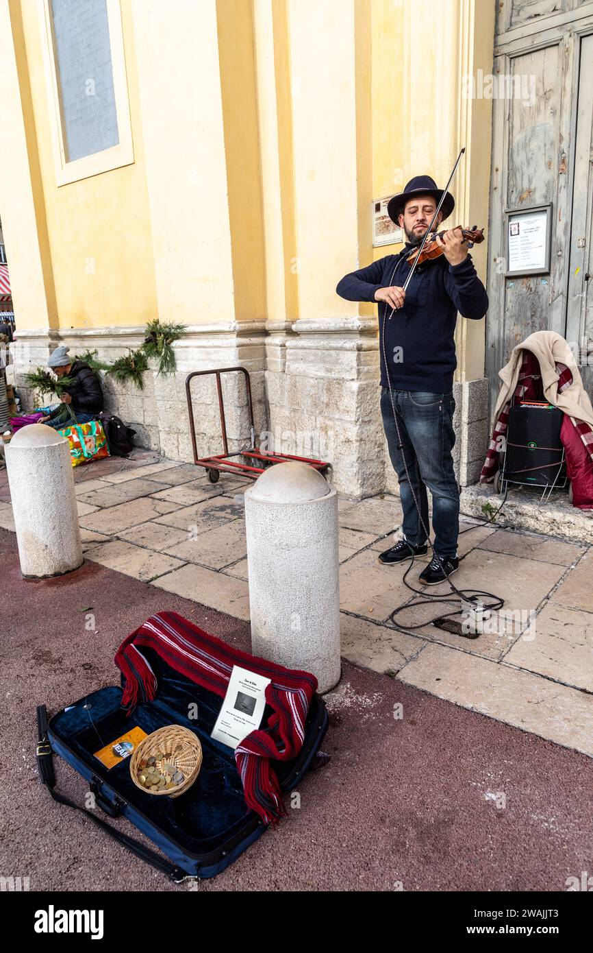 Classical violin player hi-res stock photography and images - Alamy