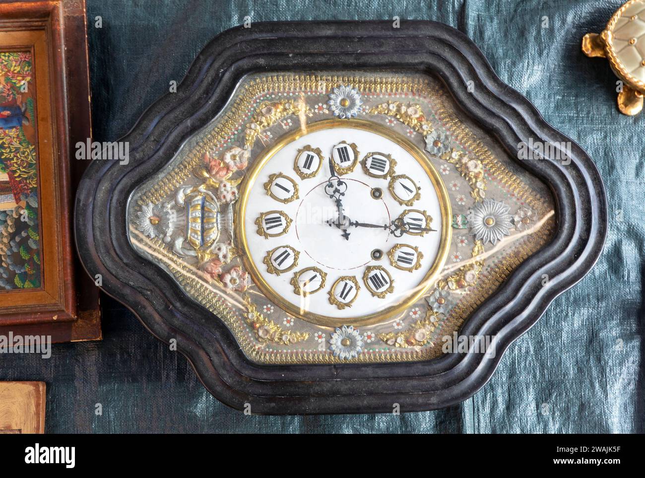 Antique clock shop hi-res stock photography and images - Alamy