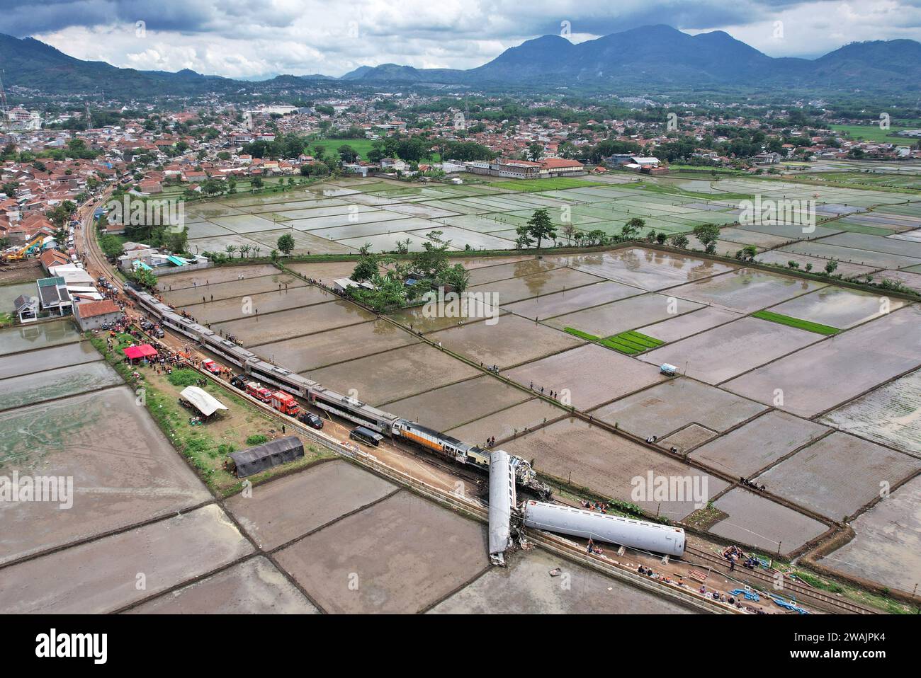 Mangled train carriages hi-res stock photography and images - Alamy