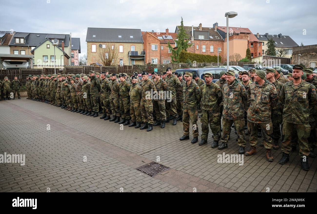 Sangerhausen, Germany. 05th Jan, 2024. Bundeswehr soldiers attend a ...