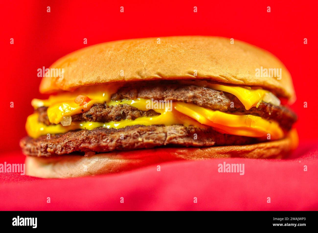 Cheeseburger burger mcdonalds mcdonalds hi-res stock photography and ...