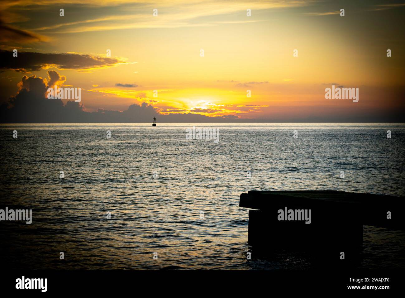 Sol y atardecer hi-res stock photography and images - Alamy
