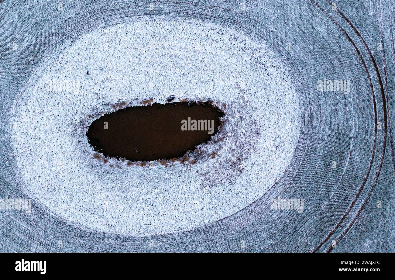 Rehna, Germany. 05th Jan, 2024. A thin layer of snow lies on a field ...