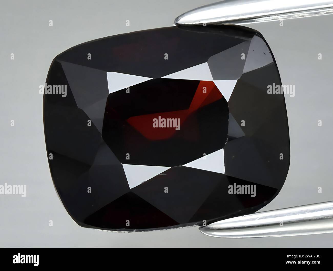Spinel gemstones hi-res stock photography and images - Alamy