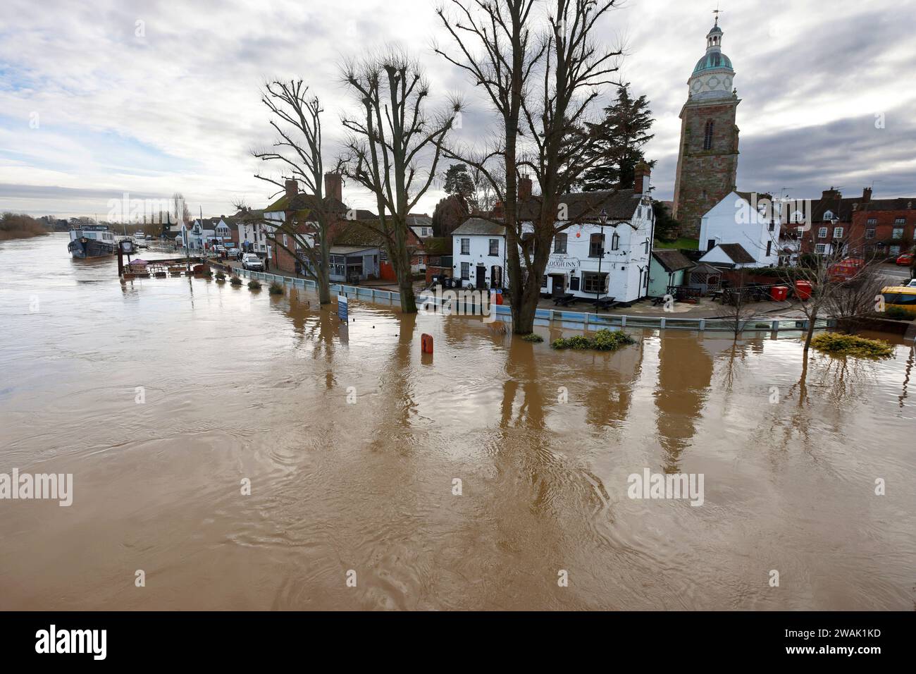 Upton upon Severn, UK. 5 January 2024. The River Severn at Upton Upon ...