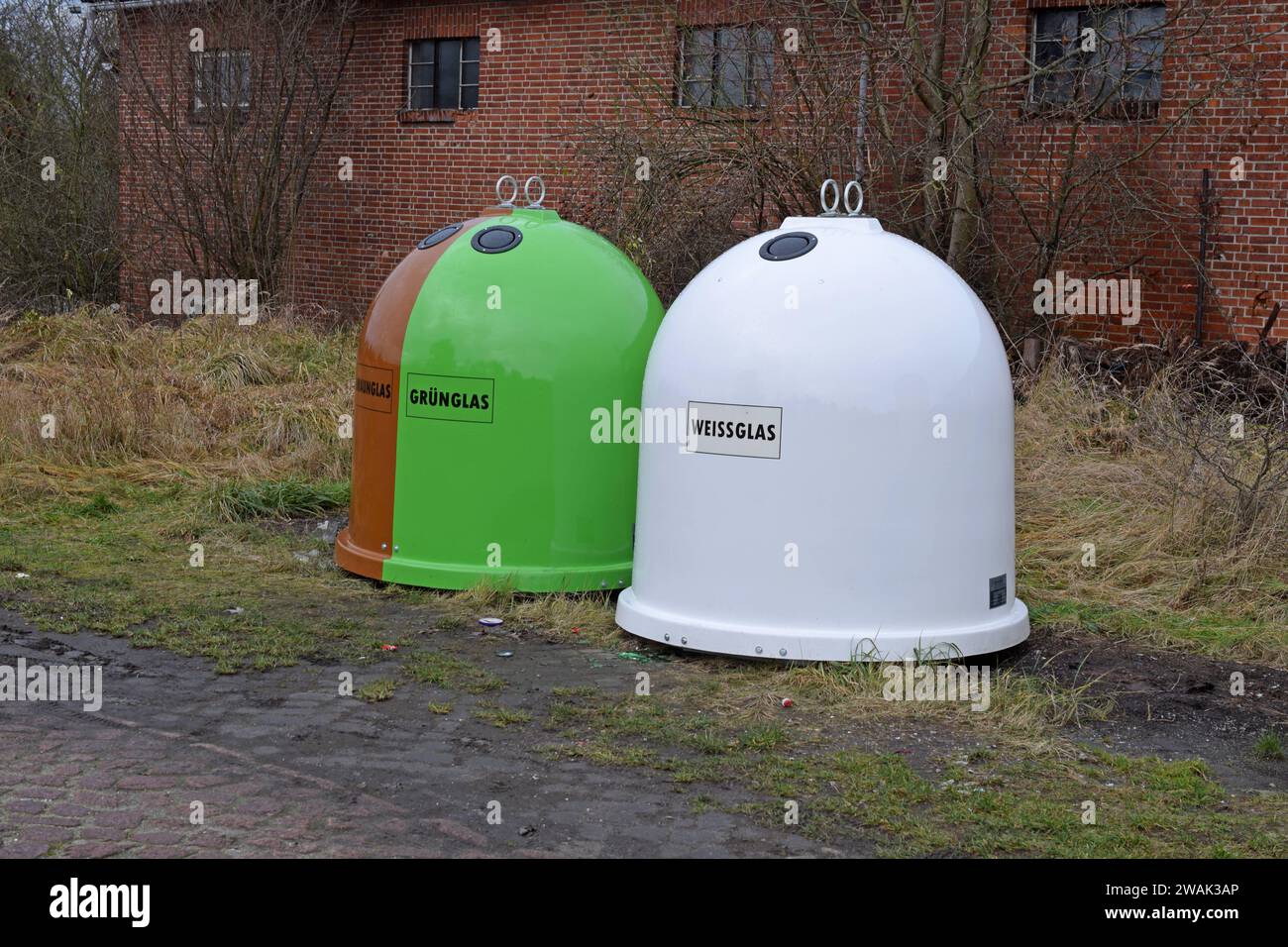 Glassammelbehalter hi-res stock photography and images - Alamy