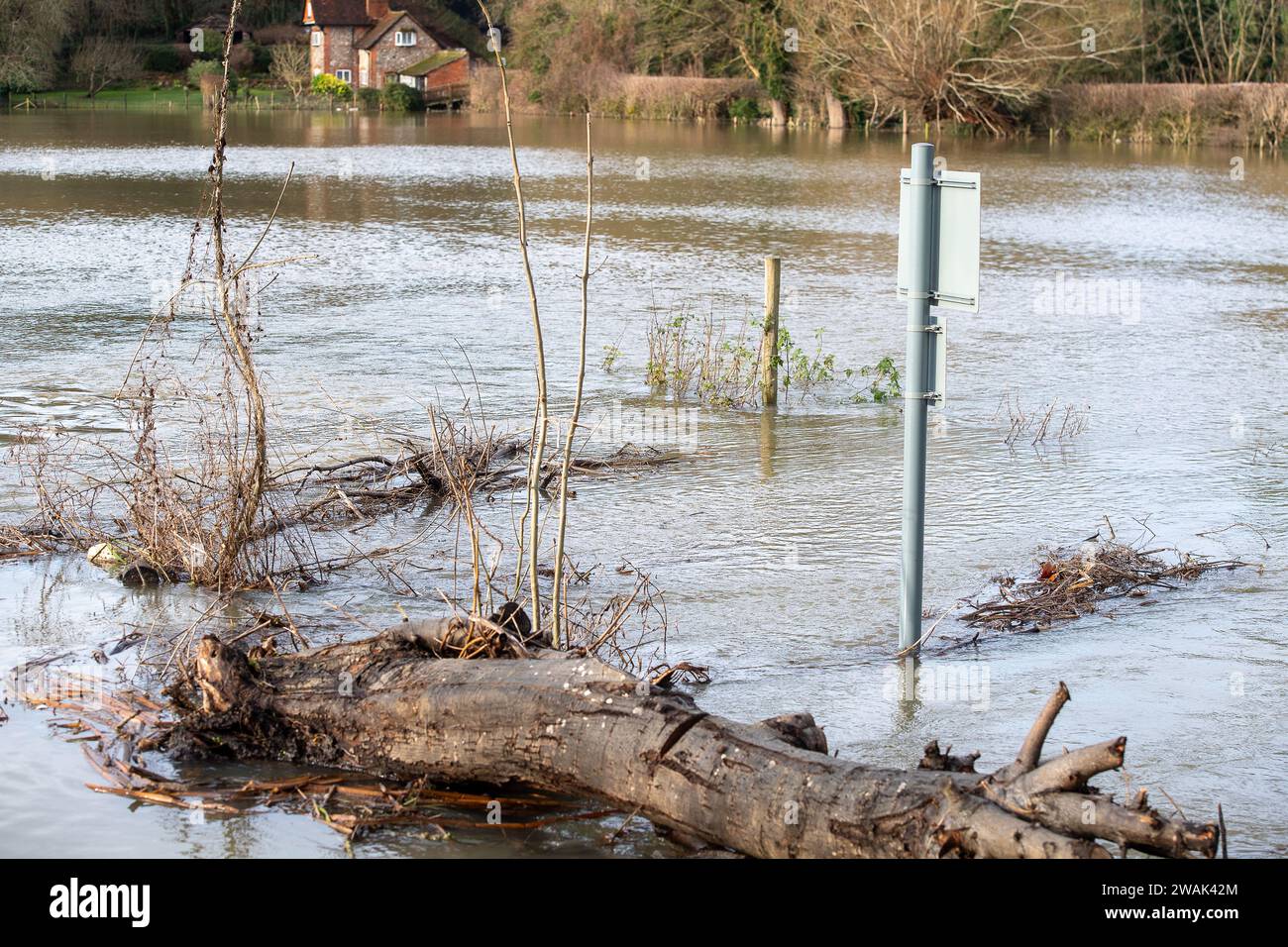 Lower Shiplake, Oxfordshire, UK. 5th January, 2024. The flooded ...