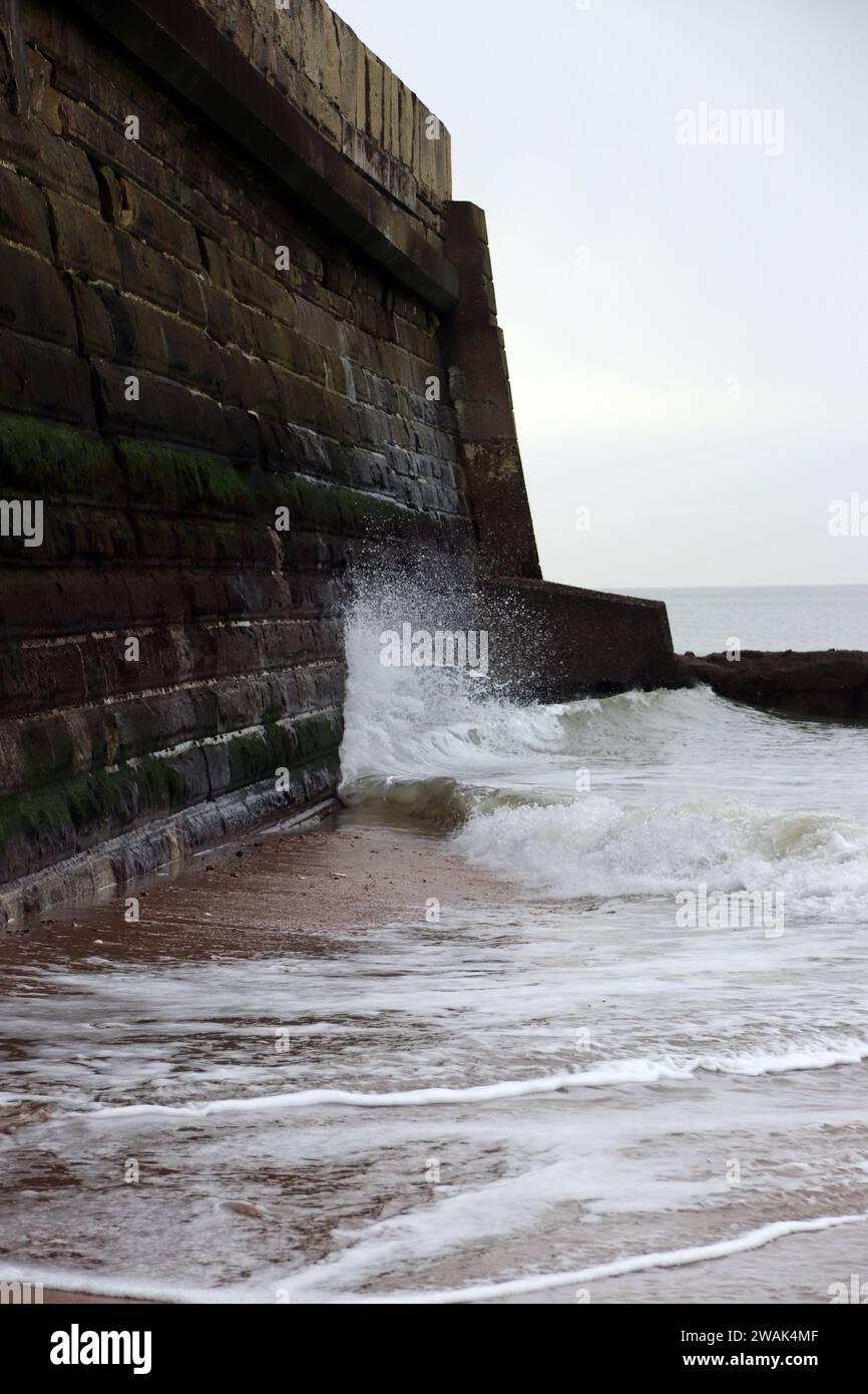 Hitting sea wall hi-res stock photography and images - Alamy