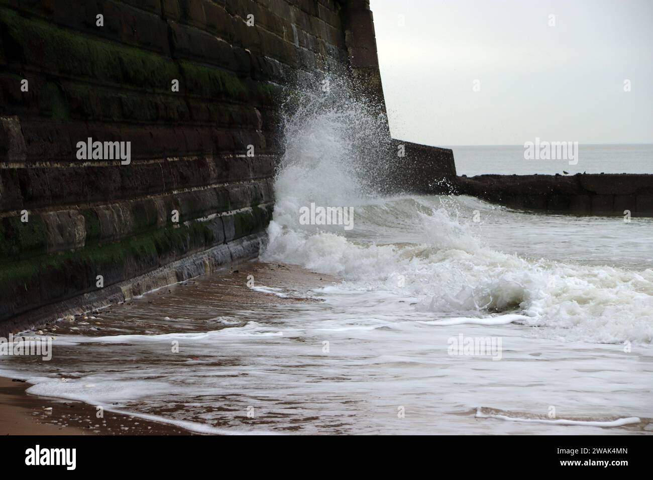 Hitting sea wall hi-res stock photography and images - Alamy